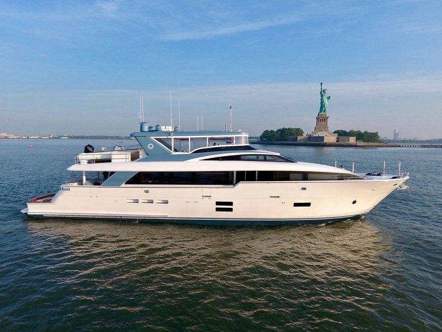 Optimus yacht (Hatteras, 32.61m, 2019)